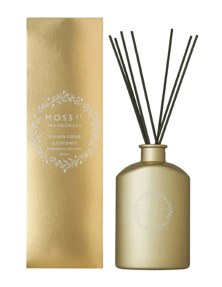 Moss St. Fragrances Christmas Golden Cedar & Coconut Fragrance Diffuser ...